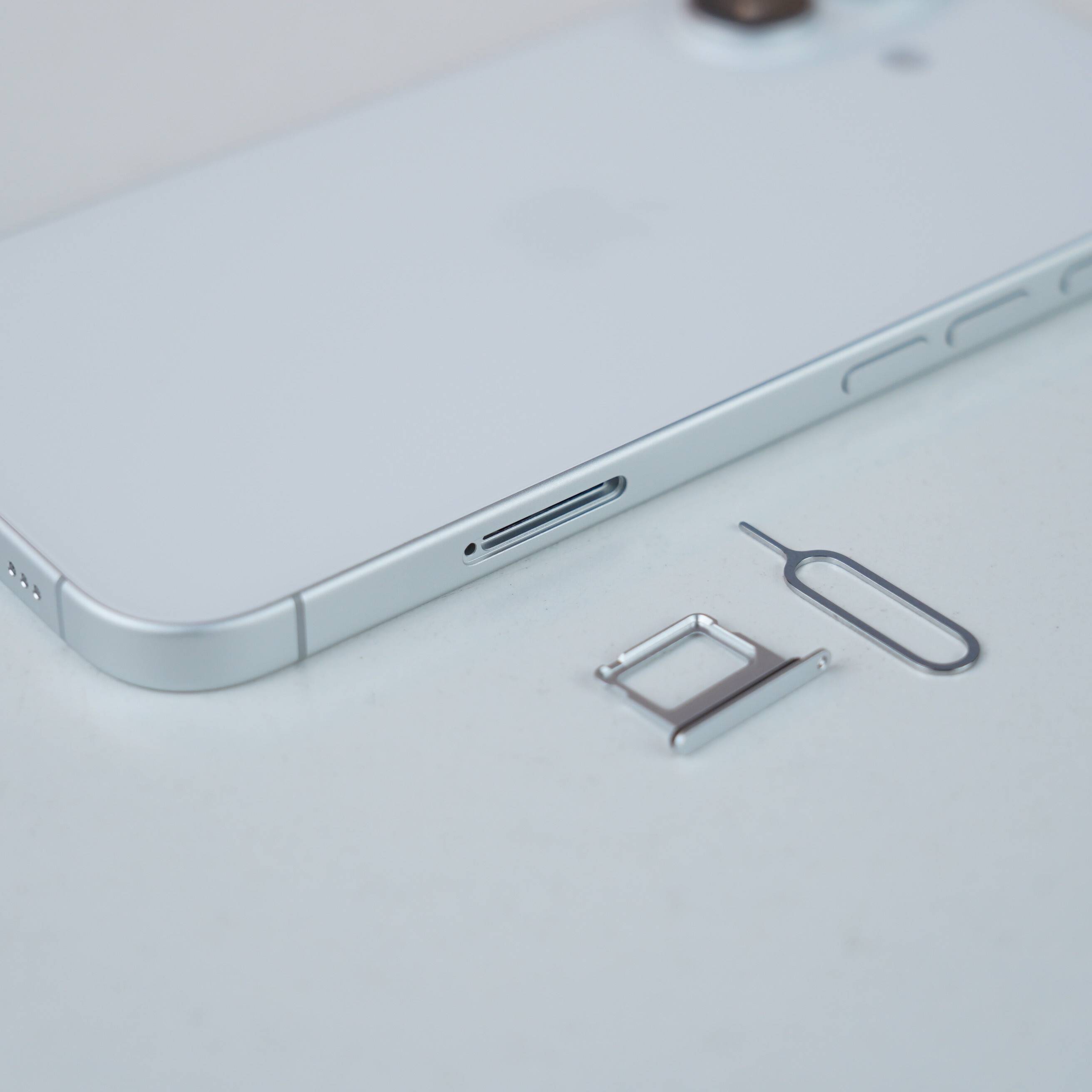 iPhone 17 price drops below Rs 70,000 on Flipkart via card discounts ...