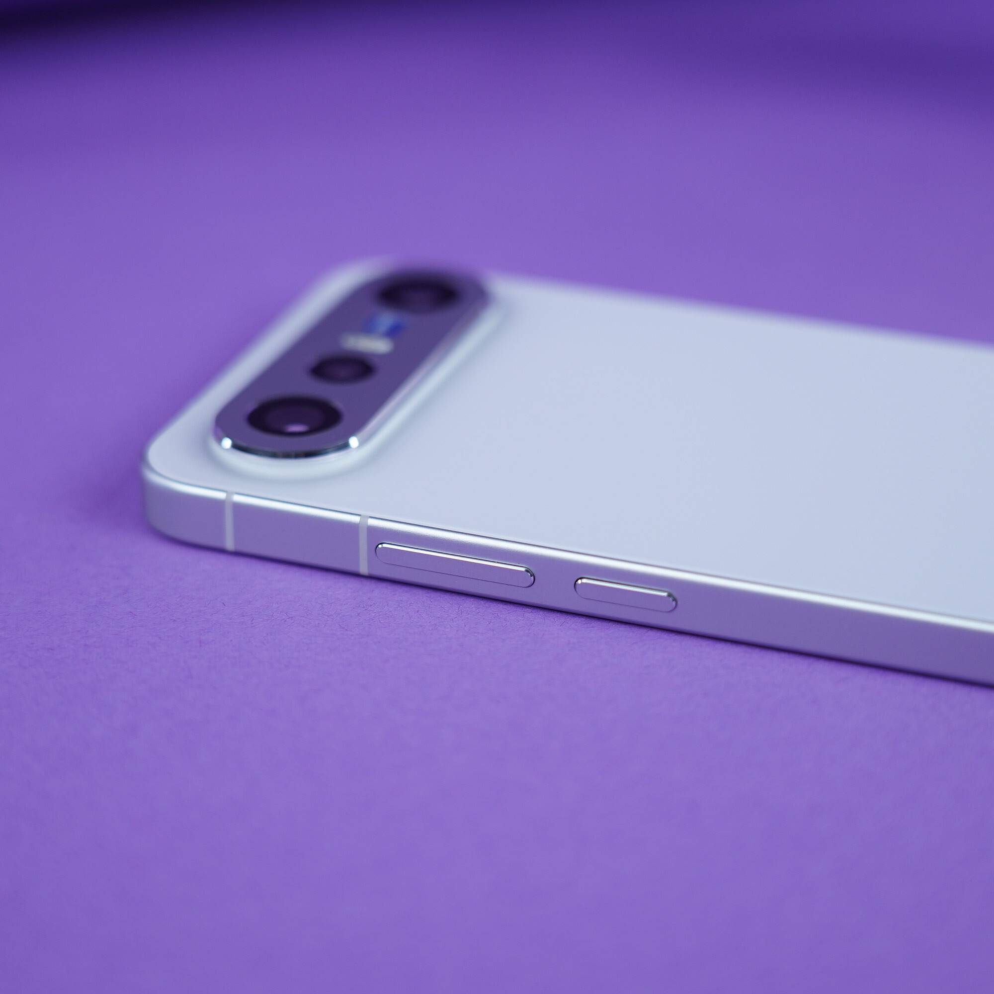 Vivo X300 FE launched in India with Snapdragon 8 Gen 5 SoC, 120Hz LTPO ...
