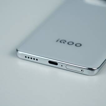 iQOO Z9s Pro - Full Specifications & Price in India (17th March 2025 ...
